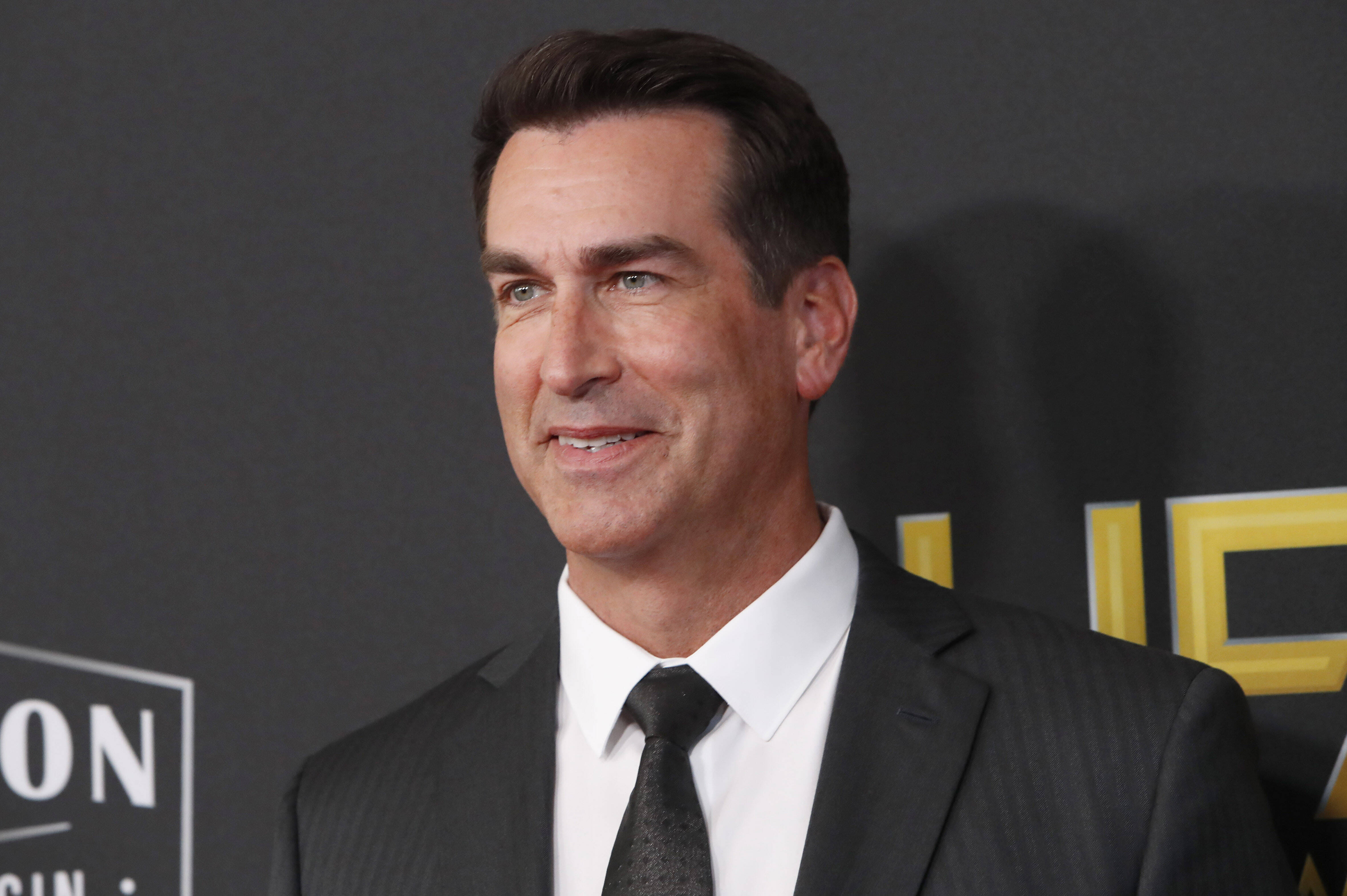 Rob Riggle’s 100-Foot Spanish Bay Putt Leaves Golf Fans Stunned ...