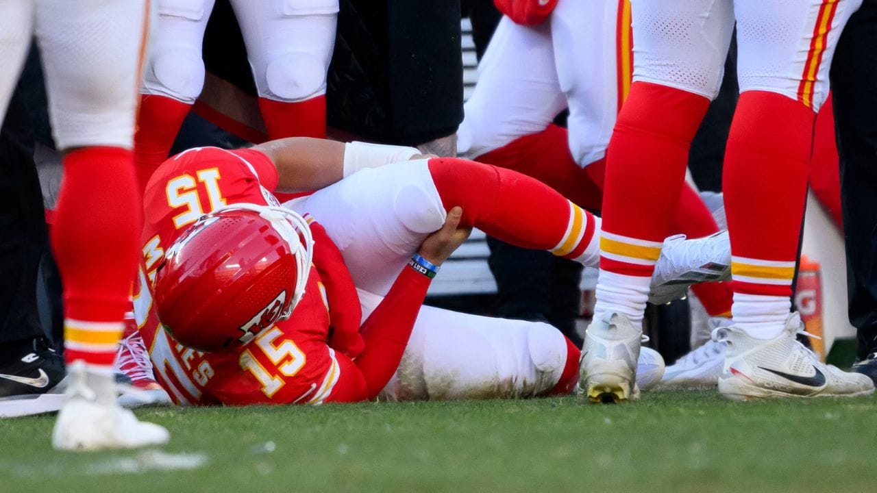 NFL Injury Expert Urges Patrick Mahomes to Try PRP Treatment After ACL ...